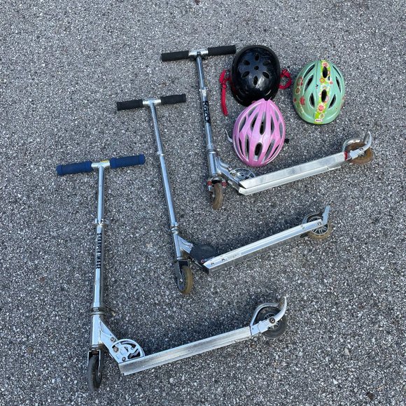 Razor | Toys | 3 Young Childrens Razor Scooters W Safety Hats | Poshmark